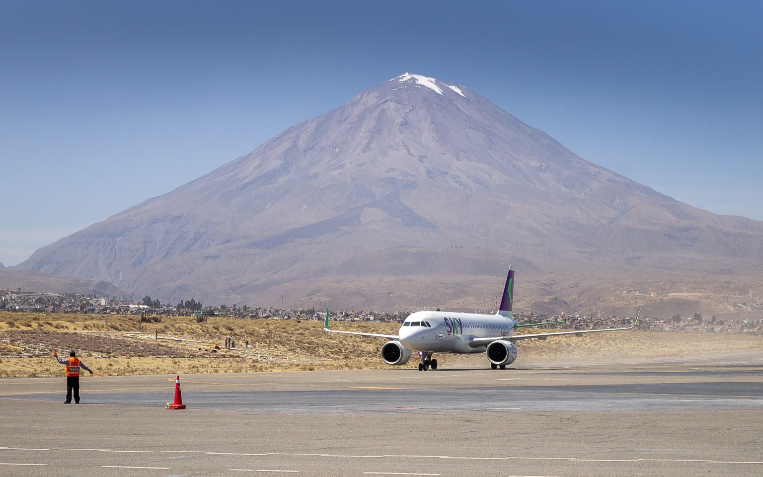 LOS HINCHAS PERUANOS VIAJAN AL CLÁSICO DEL PACÍFICO PARA ALENTAR A LA ...
