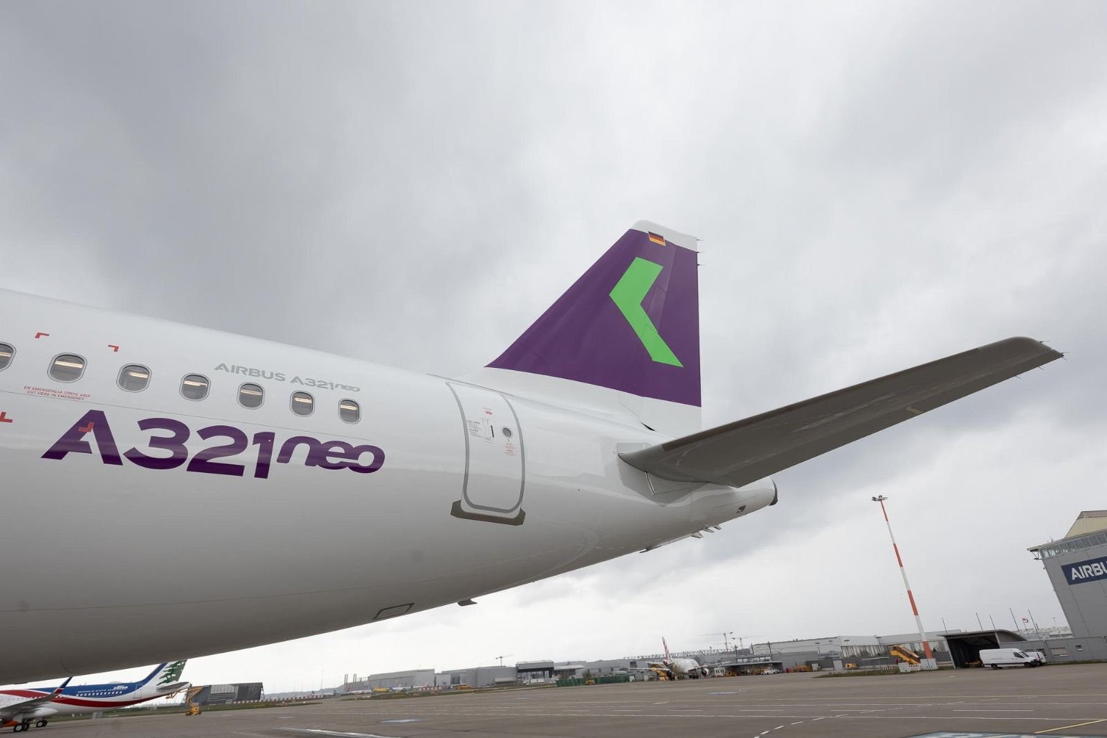 Sigue creciendo la flota de SKY: dos nuevos aviones se suman a sus ...