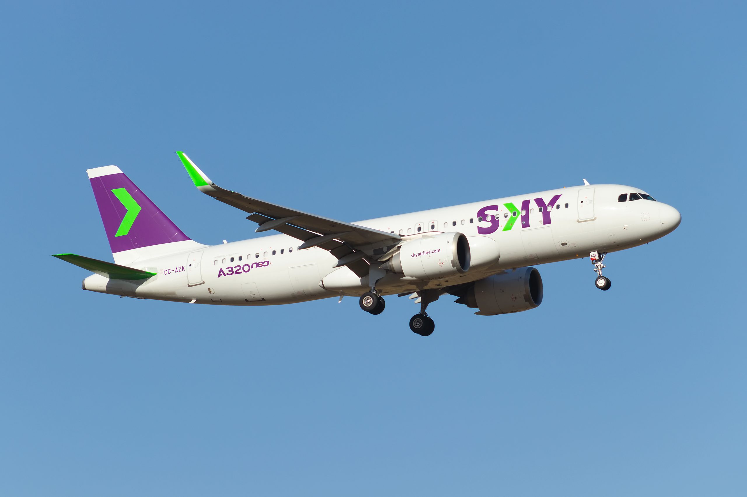SKY celebra 24 años en la aviación y 6 en Perú, consolidando su ...